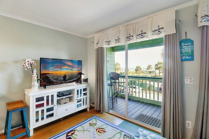 Beachfront Well Stocked 1 Bedroom Sea Cabin W/ Beach View, Pier, Community Pool. - Isle of Palms, SC