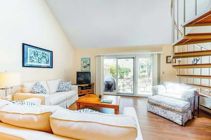 Lovely Home W/free Wifi/spacious Patio/spiral Staircase - Near Shops/restaurants - Cape Cod, MA