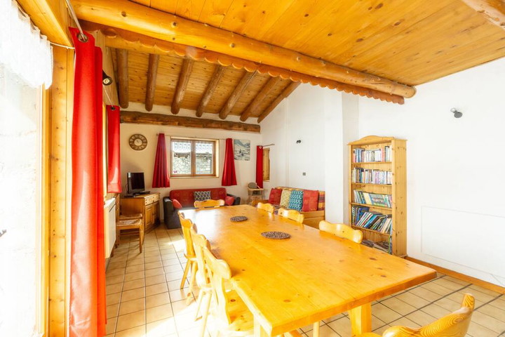 Chalet "Les Moulins" With Balcony, Shared Garden & Wi-fi - Bessans