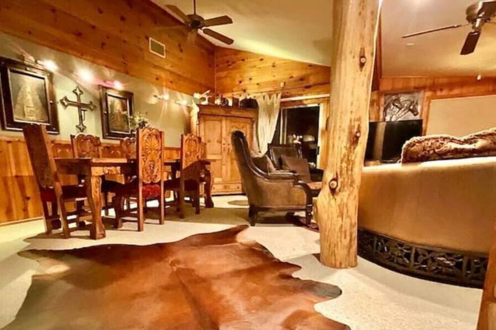 Waterfront Luxurious Midcentury Log Cabin - Christopher Creek, AZ