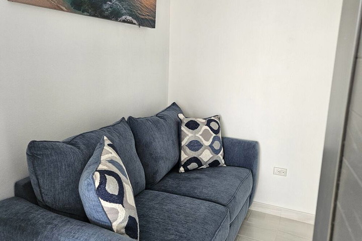 Kick Back And Relax In This Calm, Stylish Space. - Ponce
