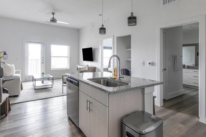 Landing | Stunning 1bd, Pool, Gym - Leander, TX