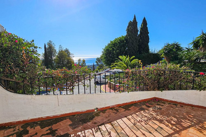 Casa Adosada De Tres Dormitorios En Los Altos De Marbella - Marbella