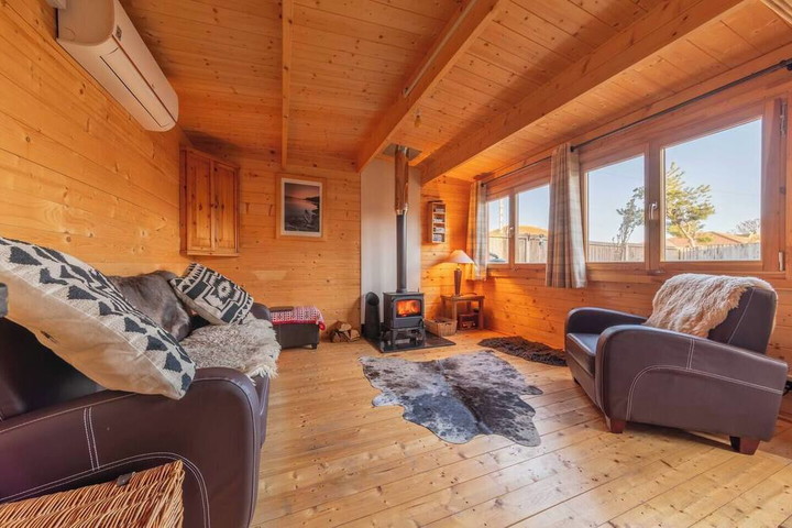 The Spa Cabin Is A Beautiful Retreat To Relax In, Log Burner, Private Parking And Spa Area Included - Kent