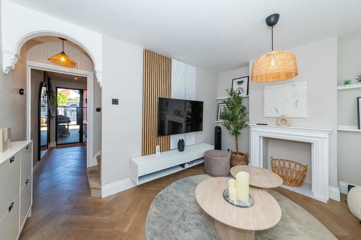 Cosy & Modern 2br House With Home Office - Pass The Keys - Henley-on-Thames