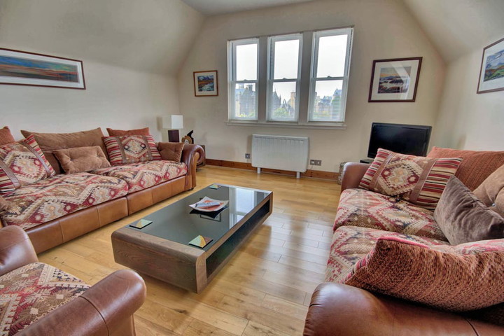 3-bedroom, Fully Furnished Townhouse Overlooking The Historic Dornoch Square. - Dornoch