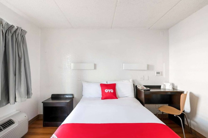 King Bed | Non Smoking - Houston, TX