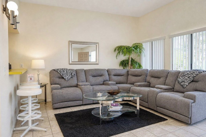 - Villa De Las Flores - - Palm Springs, CA