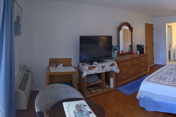 Comfy Corner Large Comfortable  One Room Condo  Near Golf Course And Restaurant. - New Bern, NC