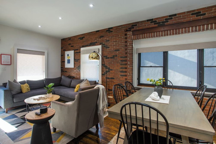 Beautiful, Completely Renovated Century Old Home Blocks From Kansas City Plaza. - Kansas City, KS