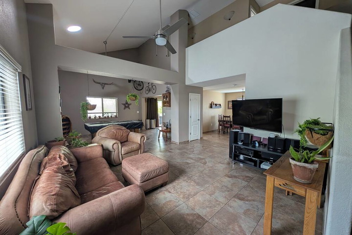 Welcome To The Desert Dwelling A Charming 3-bedroom House With A Beautiful Yard! - 圖森