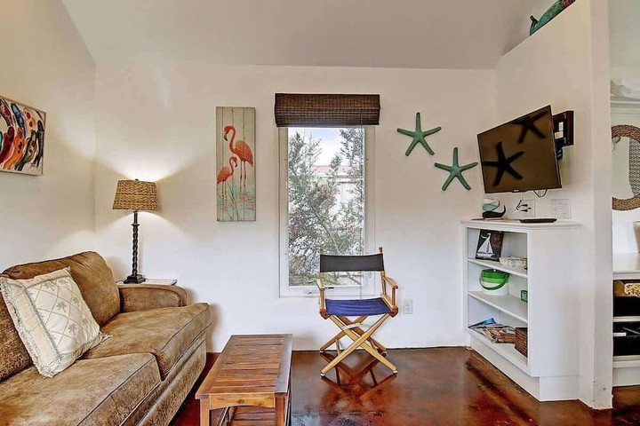 Cozy Private Cottage~pet Friendly~prime Location - Port Aransas, TX