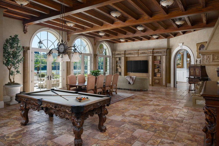 Palais De Leon - Ultra-luxury Riverfront Estate, Pool, Spa, Theater, Dock, Hot Tubs, Gym On 3 Acres - Oregon City, OR