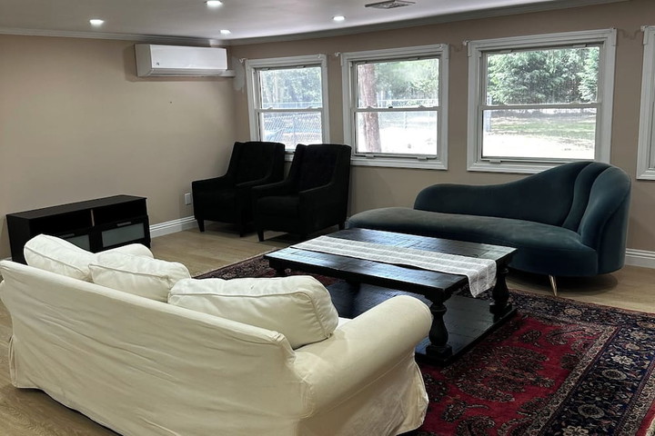 Hampton Style Summer Getaway - Spacious 4-bedroom House With Private Pool - Huntington, NY