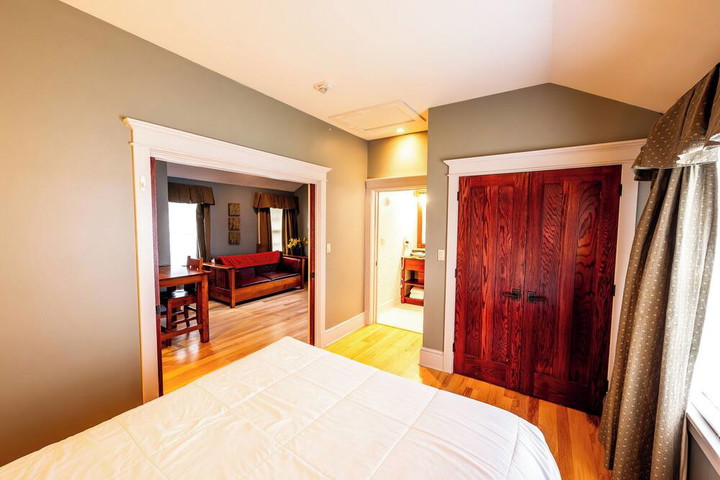 Refined Mountain Getaway | Premium Comfort Amid Stunning Surroundings W/ Parking - Stroudsburg, PA