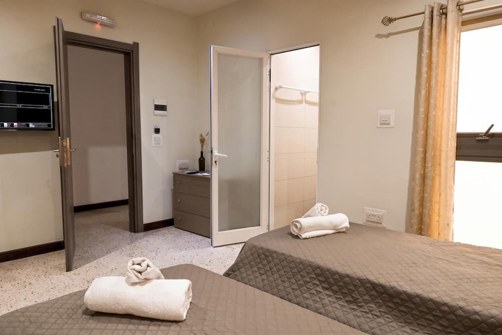 Sea Breeze Bay Guesthouse - A2, Saint Paul's Bay, Malta - Malta