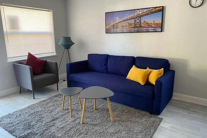 Lovely 2-beds Central Clearwater Apartment - Clearwater, FL