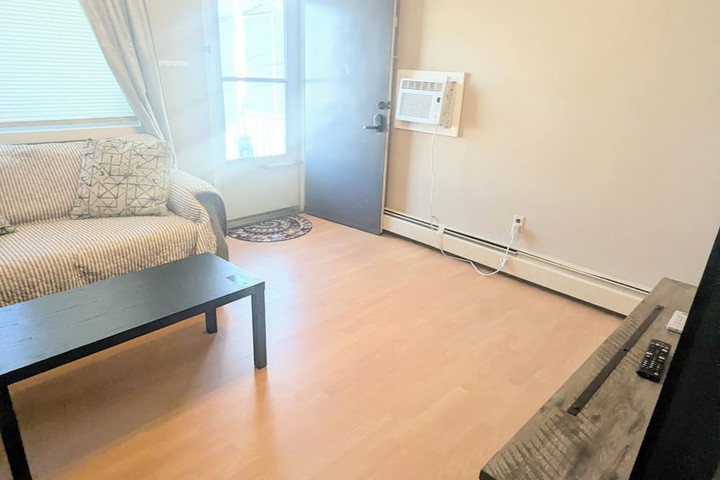 7 Mile Beach Is Across The Street. Sleeps 3. Pets - Old Orchard Beach, ME