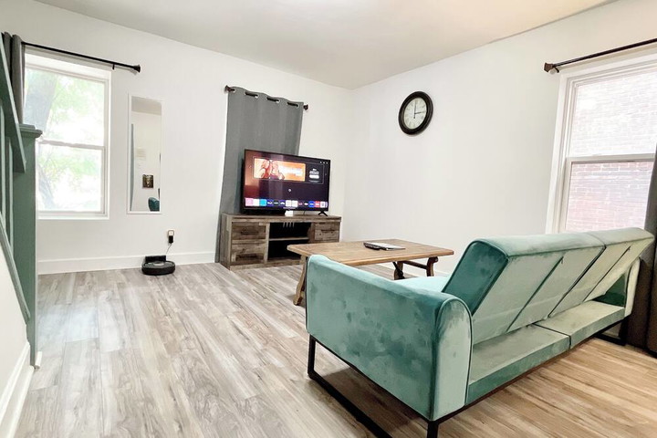 1129 #2 / Charming 1-bedroom Apartment With Wifi, Ac, Free Parking - Dubuque, IA