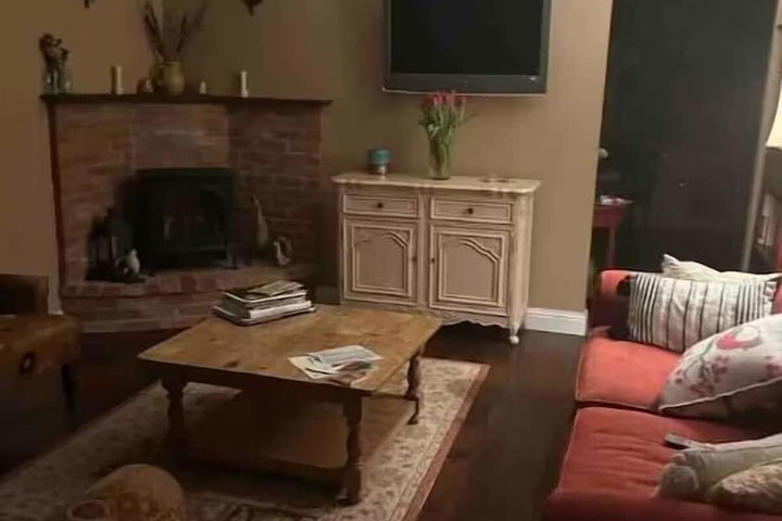 Charming Cozy Cottage Downtown Petaluma - Marin County, CA