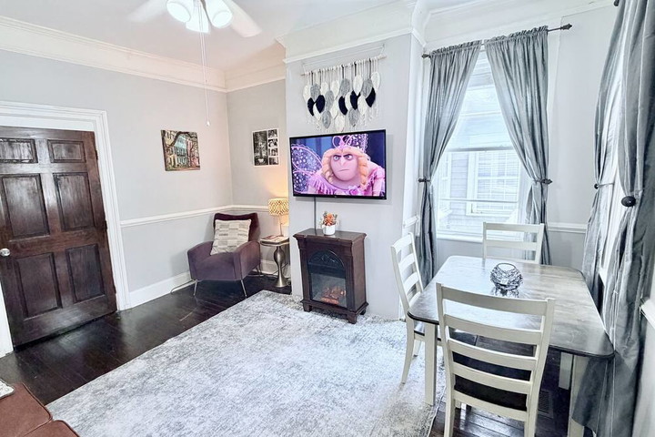 Historic Savannah Condo, Sleeps 6, Pool, Dogs Ok - Savannah, GA