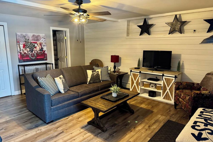 Cozy 3 Bedroom Chalet With Hot Tub In Ellicottville Minutes From Holiday Valley. - Ellicottville, NY