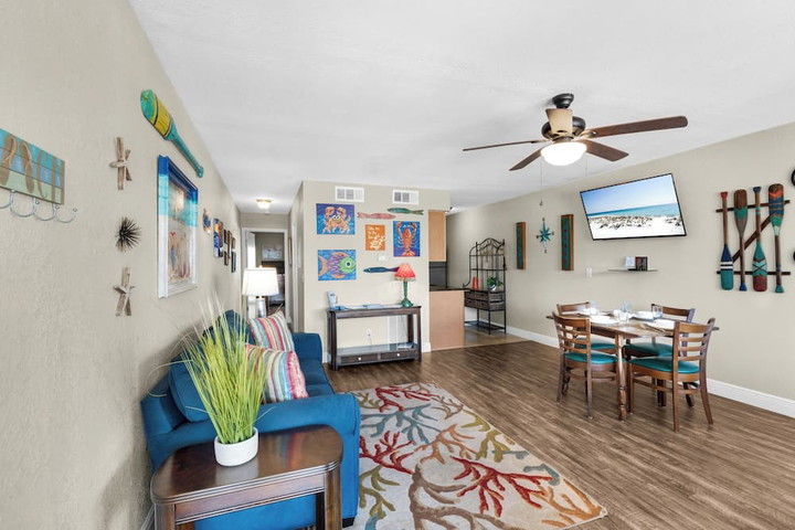 Katmandunes-soundview Home With Short Walk To Beach And Restaurants - Navarre Beach, FL