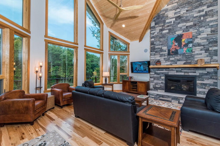 Private Lake Lodge | 12 Acres, Hot Tub & 4 King Suites 4br, 3.5ba - Nashville, IN