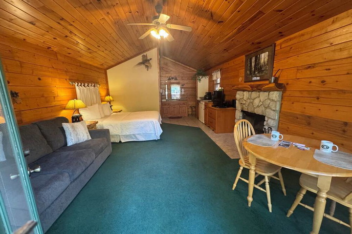 3 Crosslake Romantic Log Cabin In The Woods. Hot Tub & Wood Burning Fire Place. - Disney, OK