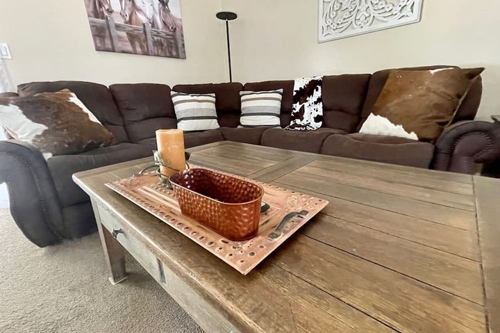 Welcome To "Ranch Haus" In The Heart Of Thousand Oaks - Thousand Oaks, CA