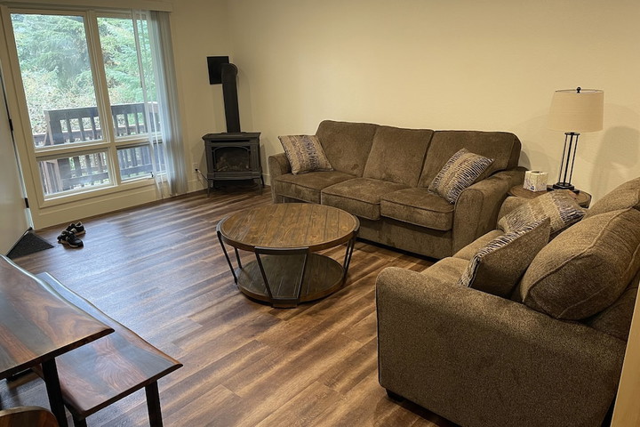 Newly Remodeled Girdwood Condo, Steps From The Ski Slopes - Alaska