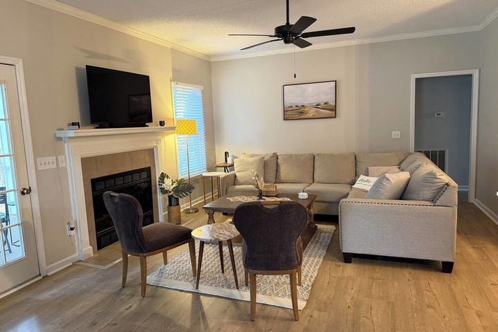 Stylish 3 Br Home In Downtown Lexington - Lexington, SC