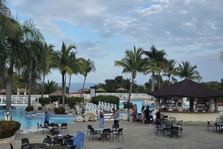 Spacious 5-bedroom Villa/ac At Beach Resort 15 Restaurants/bars.  All Inclusive! - Dominican Republic