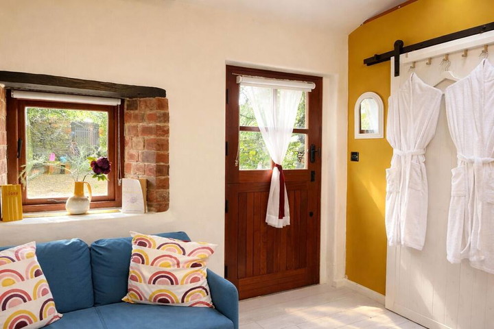 Cottages (3) At Lough Sillan House: Exclusive Use, Dog-friendly, Hot Tub & Sauna - Ireland