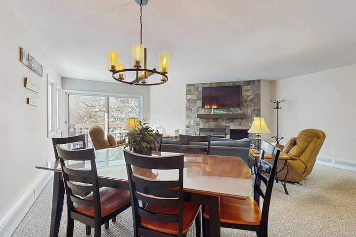 Welcoming Condo With Fireplace, Seasonal Pool, Ac, Washer/dryer, & Wifi - Ludlow, VT