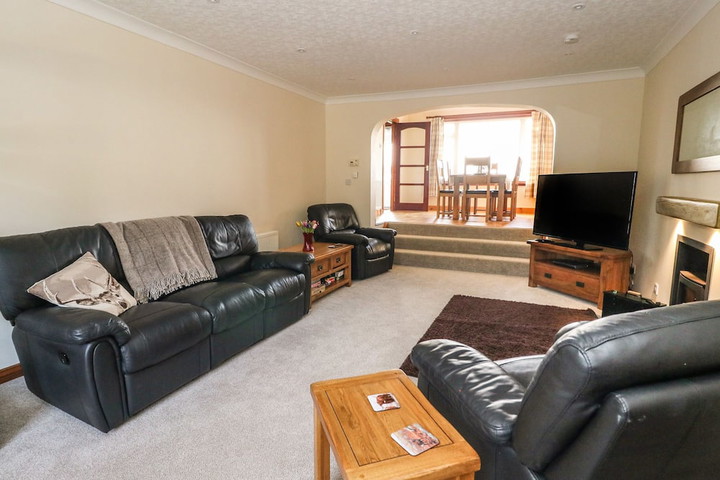 Dunira, Pet Friendly, Character Holiday Cottage In Mallaig - Mallaig