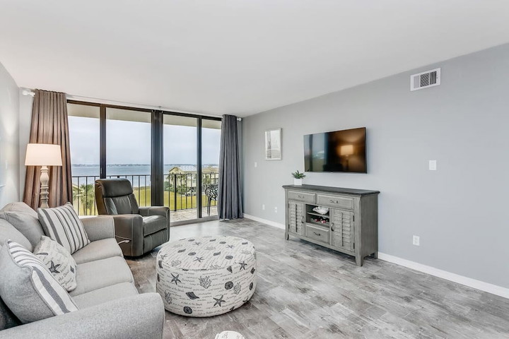 Modern Condo, Private Balconies, With Elevator! - Pensacola Beach, FL