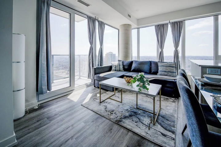 Open Concept W/ City Views - Ontario