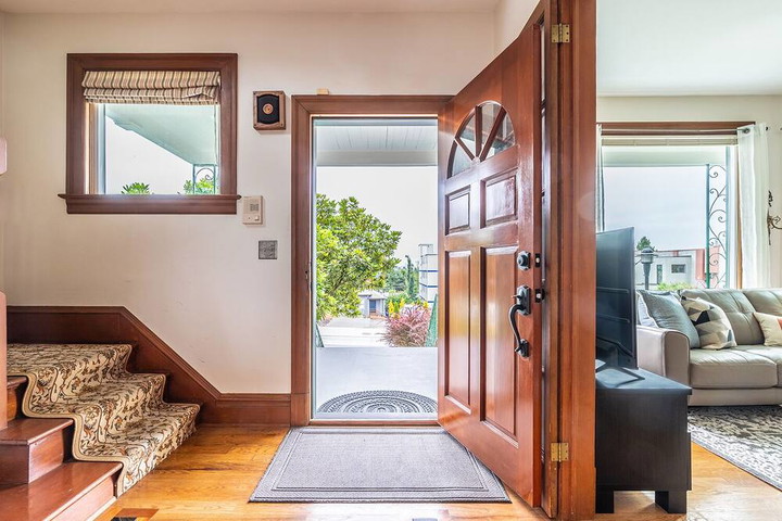 Charming Capitol Hill Craftsman - Bothell, WA