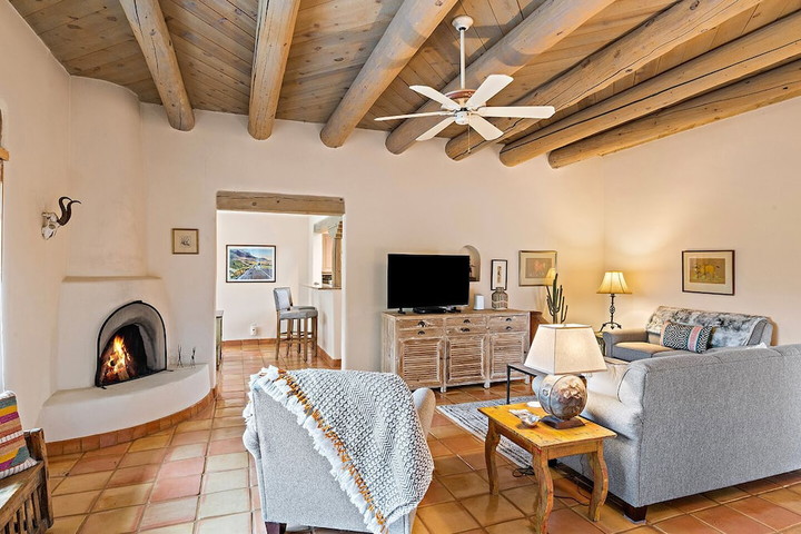 Quail Run 717 | Kiva Fireplace | Private Patio | Golf Course | Pool & Hot Tub | Tennis & Pickleball - Santa Fe, NM