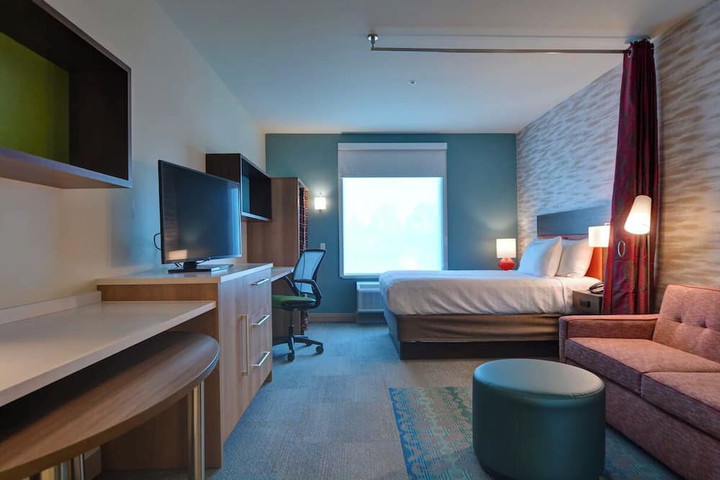 Beachside Suite | Gym & Pool Access | Free Breakfast Included - Panama City, FL