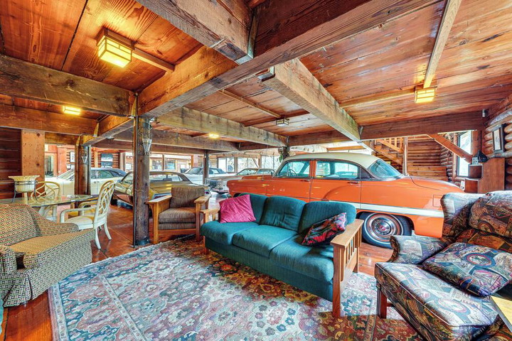 Gig Harbor Log Estate W/ Classic Cars & Game Room! - Tacoma, WA