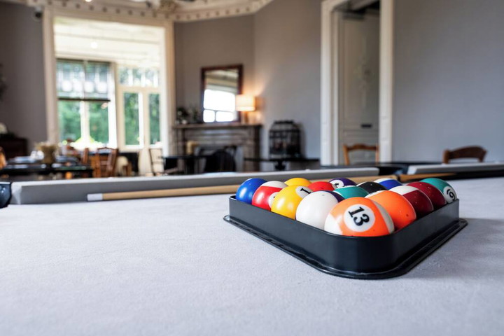 Spacious Villa With 6 Beautifully Decorated Bedrooms Set In 80 Acres Of Parkland - Chimay