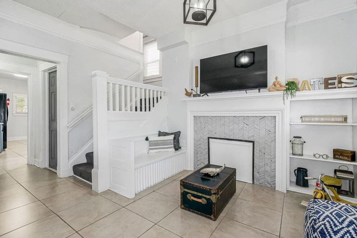 Spacious 4br Near Plaza & Westport | Ideal For Groups & Gatherings - Kansas City, KS
