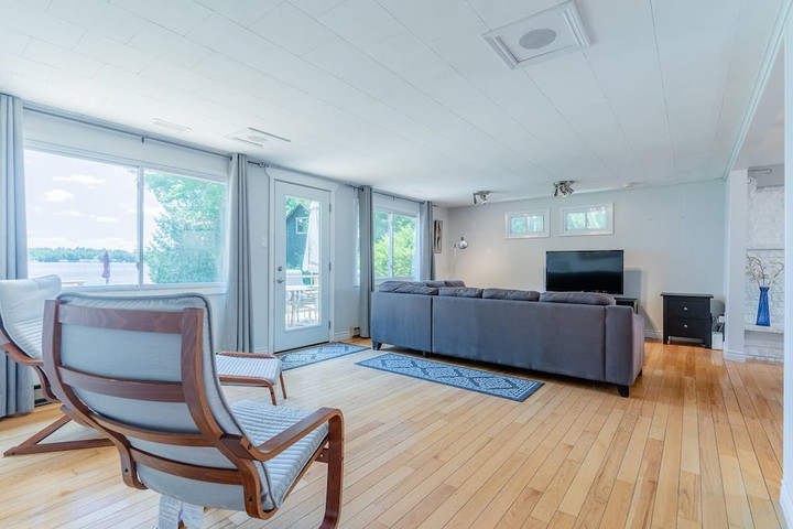Lake View Waterfront Cottage 4 Bdr 1 Bath 46" Hdtv Wi-fi Bbq Patio Deck Sleeps8 - Kawartha Lakes