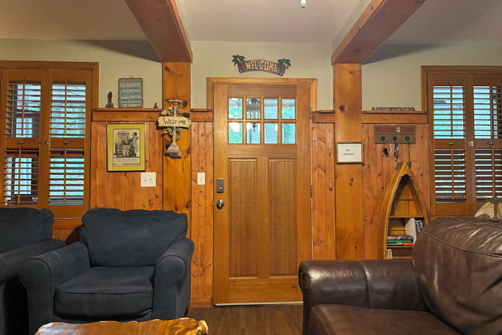 Quaint Cottage On The South End Of Lake Lanier - Cumming, GA