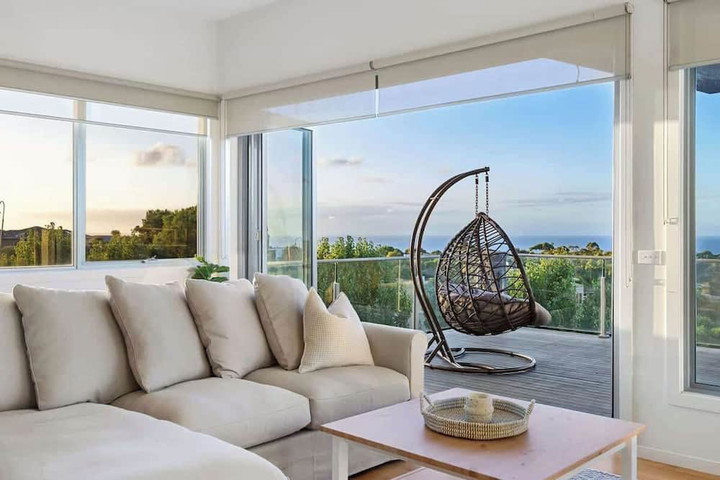 Blissful Sunhill | Pool & Bay Views - Mount Martha
