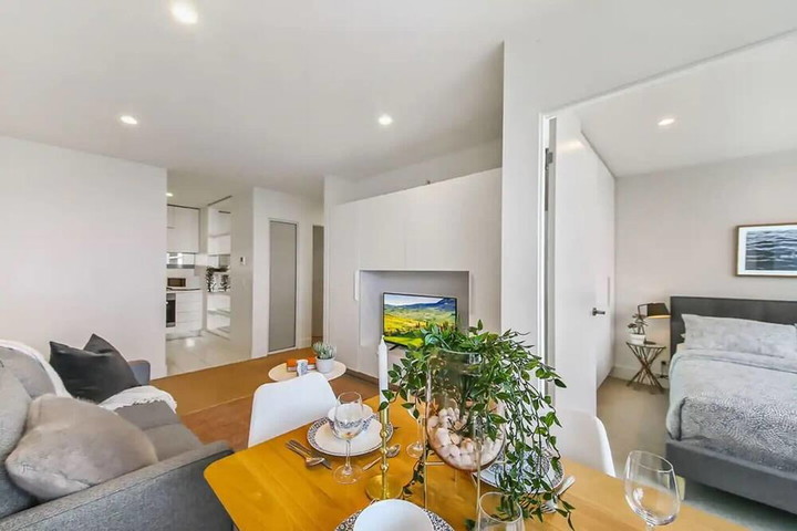 A Cozy & Modern 2br Apartment, Fantastic Views - Melbourne
