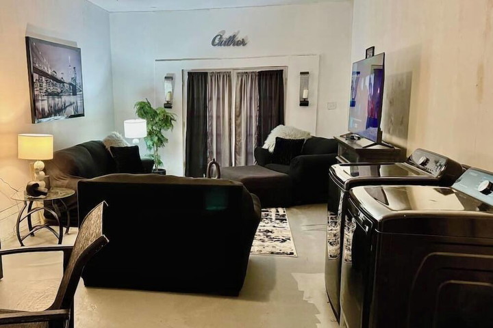 Anns Abode | Sleeps 8 W/ Garage Lounge - Jacksonville, NC