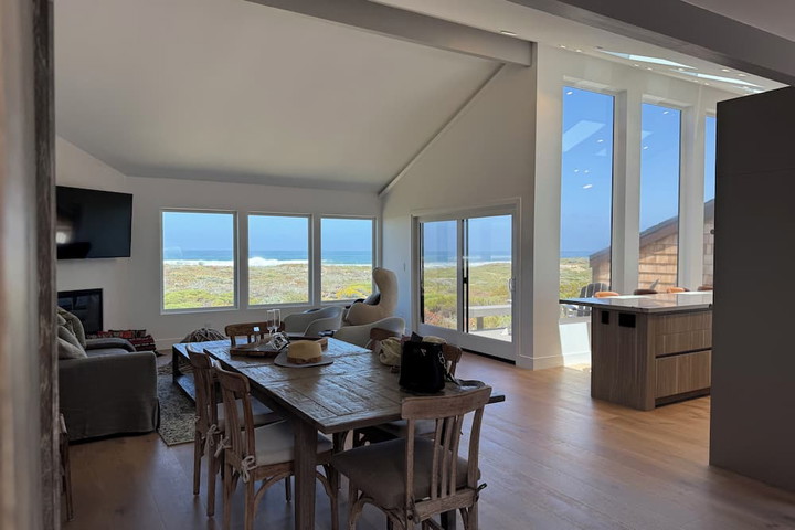 Monterey Bays Luxury Oceanfront Beach House- Pool & Tennis - Salinas, CA